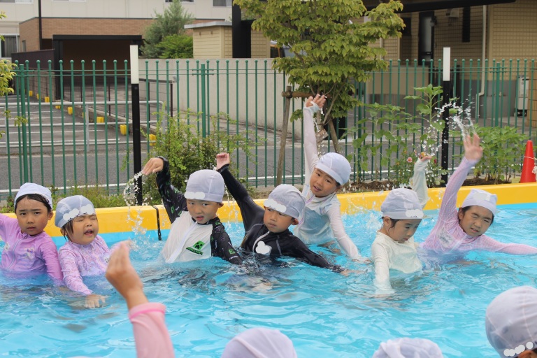プール活動真っ盛り！｜まんまるこども園ブログ御南まんまるこども園